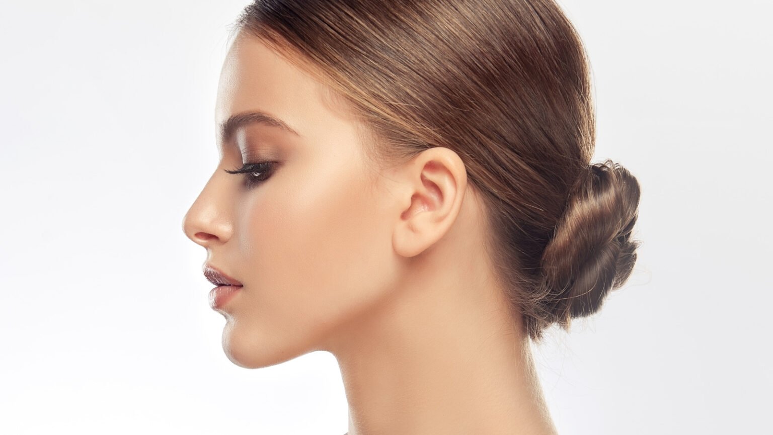 The Sleek Bun: A Modern Classic in Hairstyling - Different Hairstyle